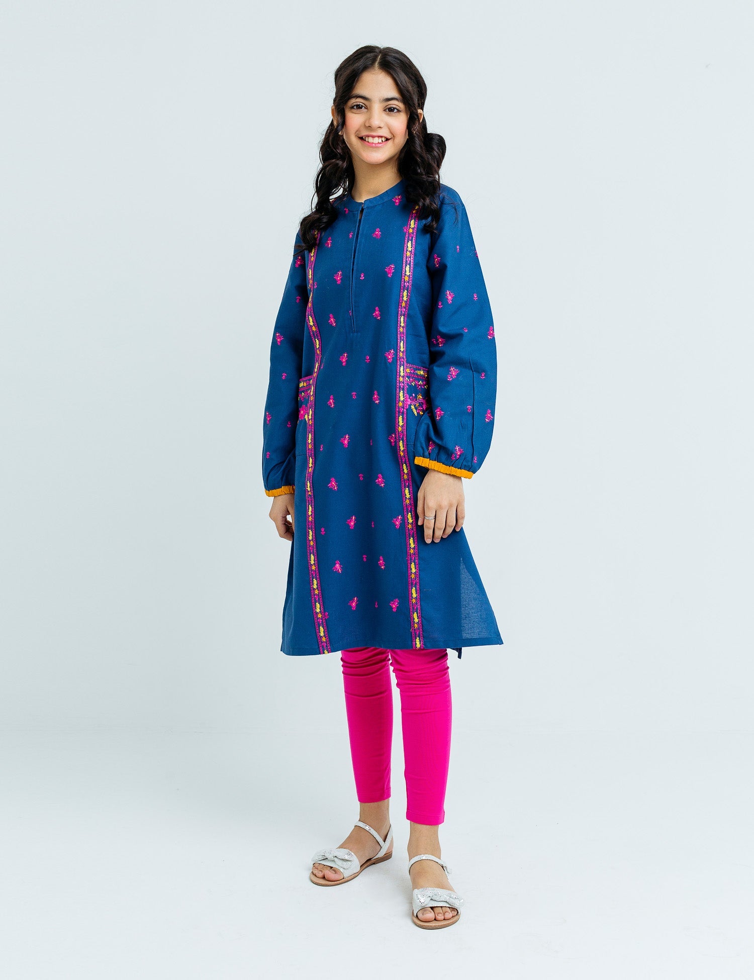 Pocket Embroidered Kurta – BEECHTREE
