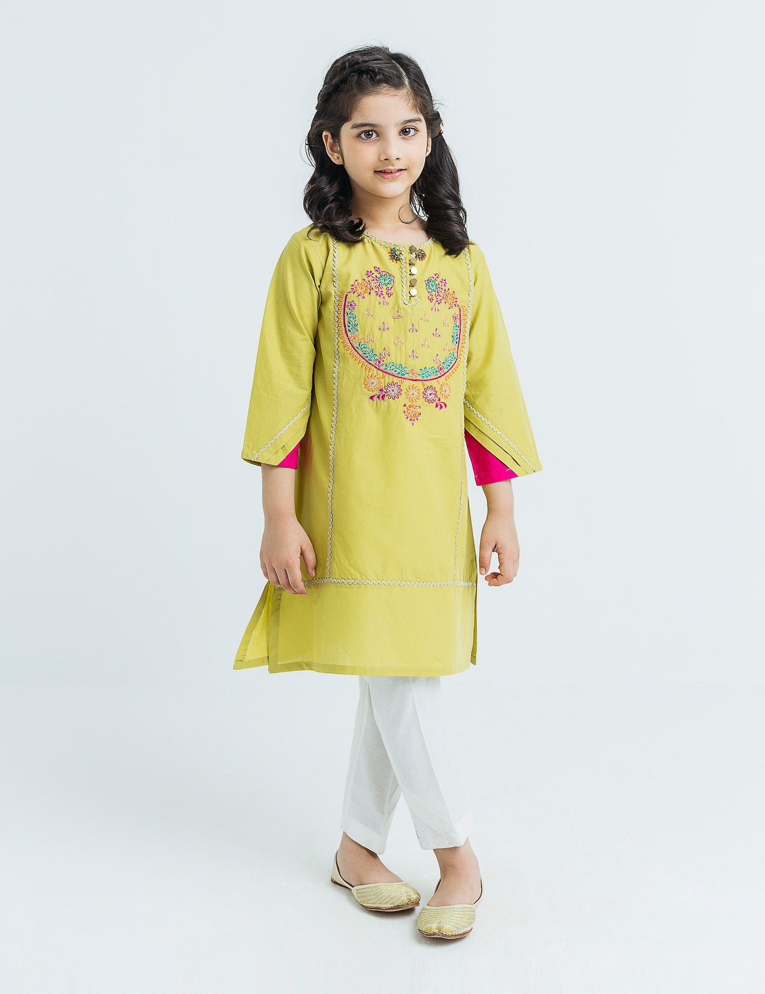 Vibrant embroidered kurta – BEECHTREE
