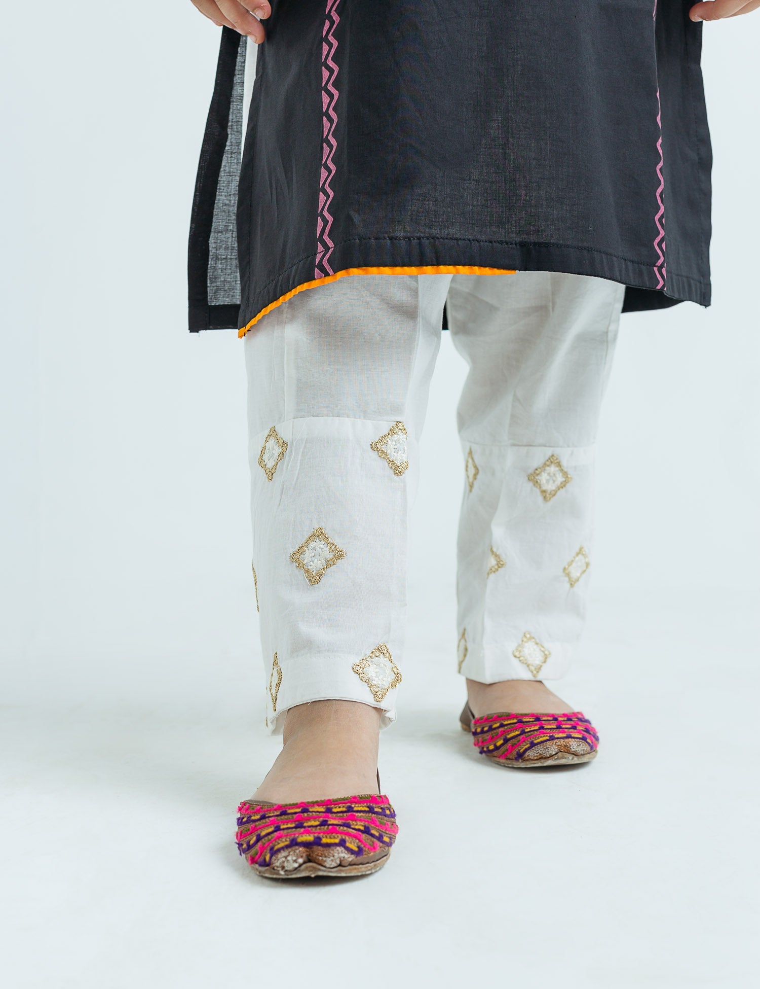 GEOMATRICAL EMBROIDERED TROUSER – BEECHTREE