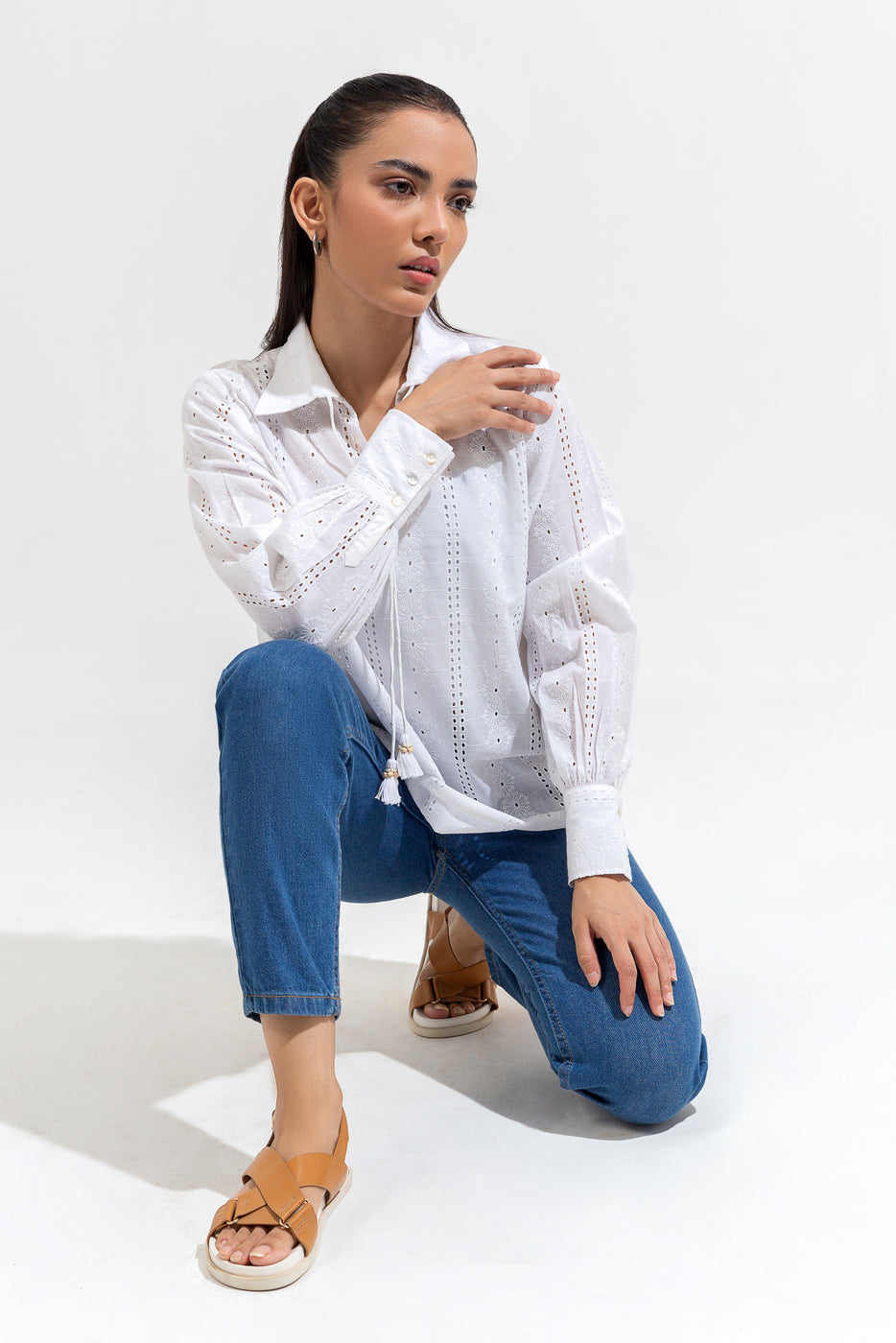 WHITE EMBROIDERED COLLAR SHIRT – BEECHTREE