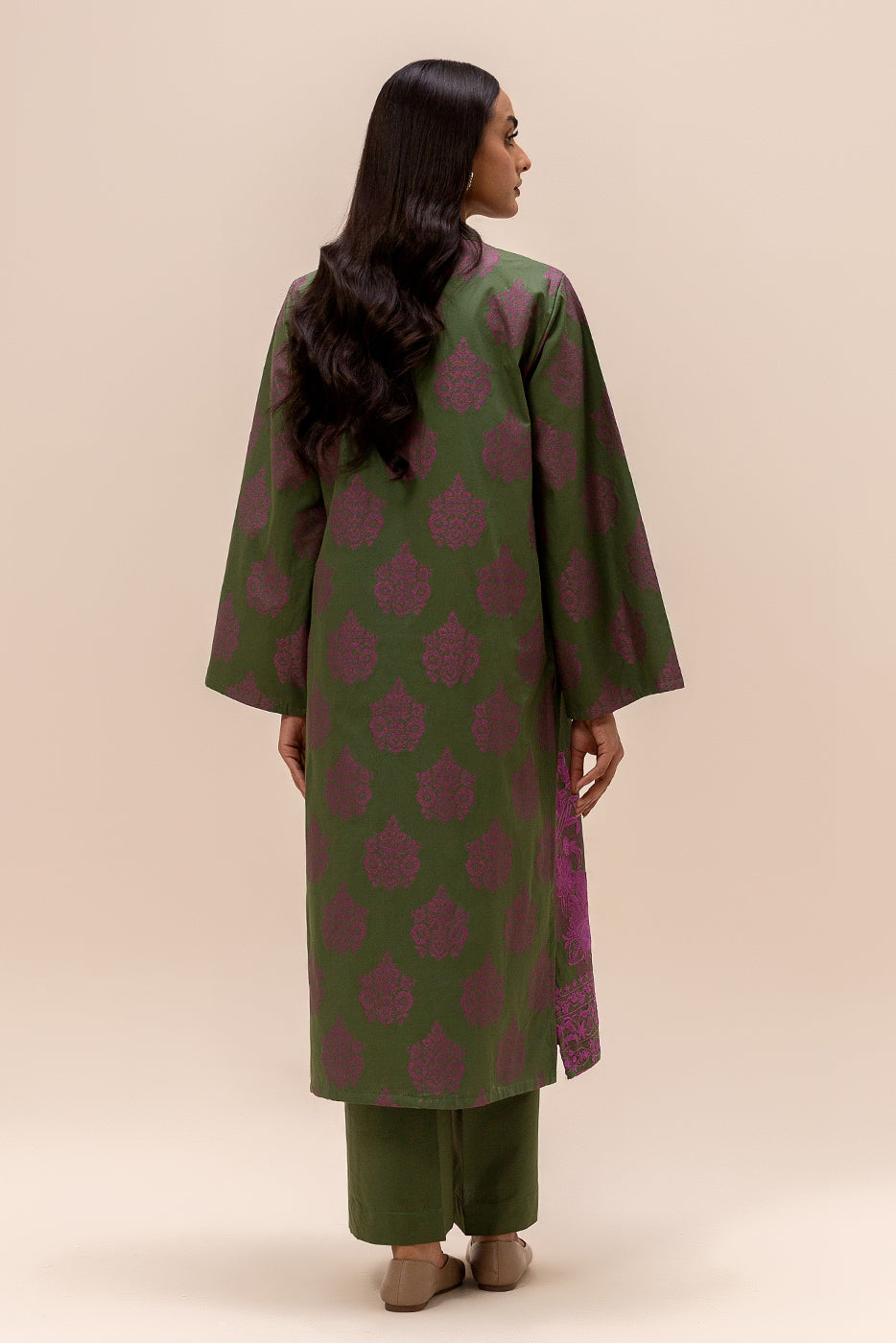 Buy Online: Women's Unstitched Suits 2024 – BEECHTREE