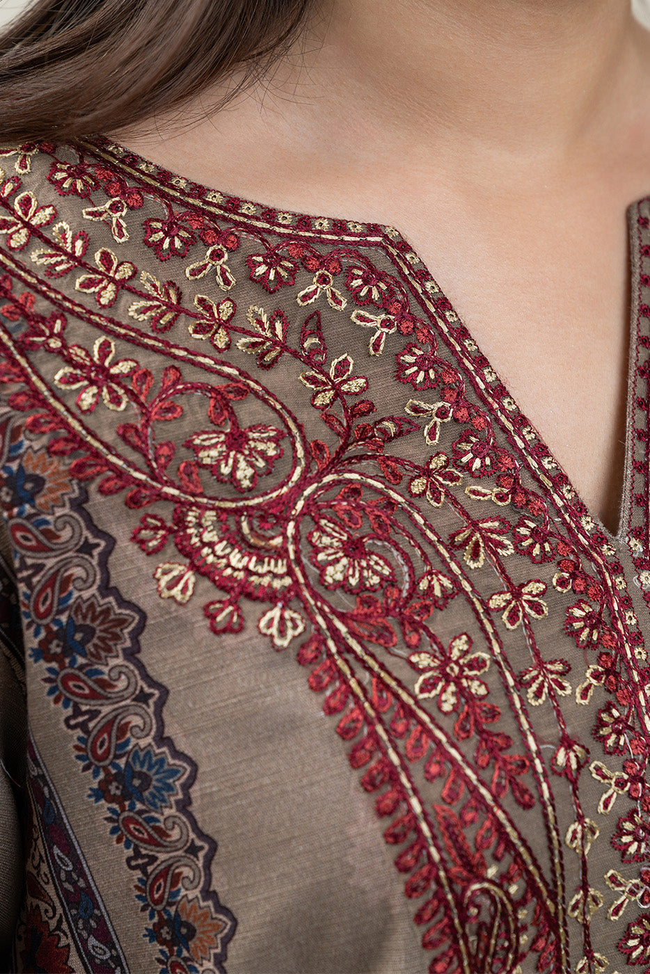 3 PIECE EMBROIDERED SLUB KHADDAR SUIT-UMBER ECHO SUIT – BEECHTREE