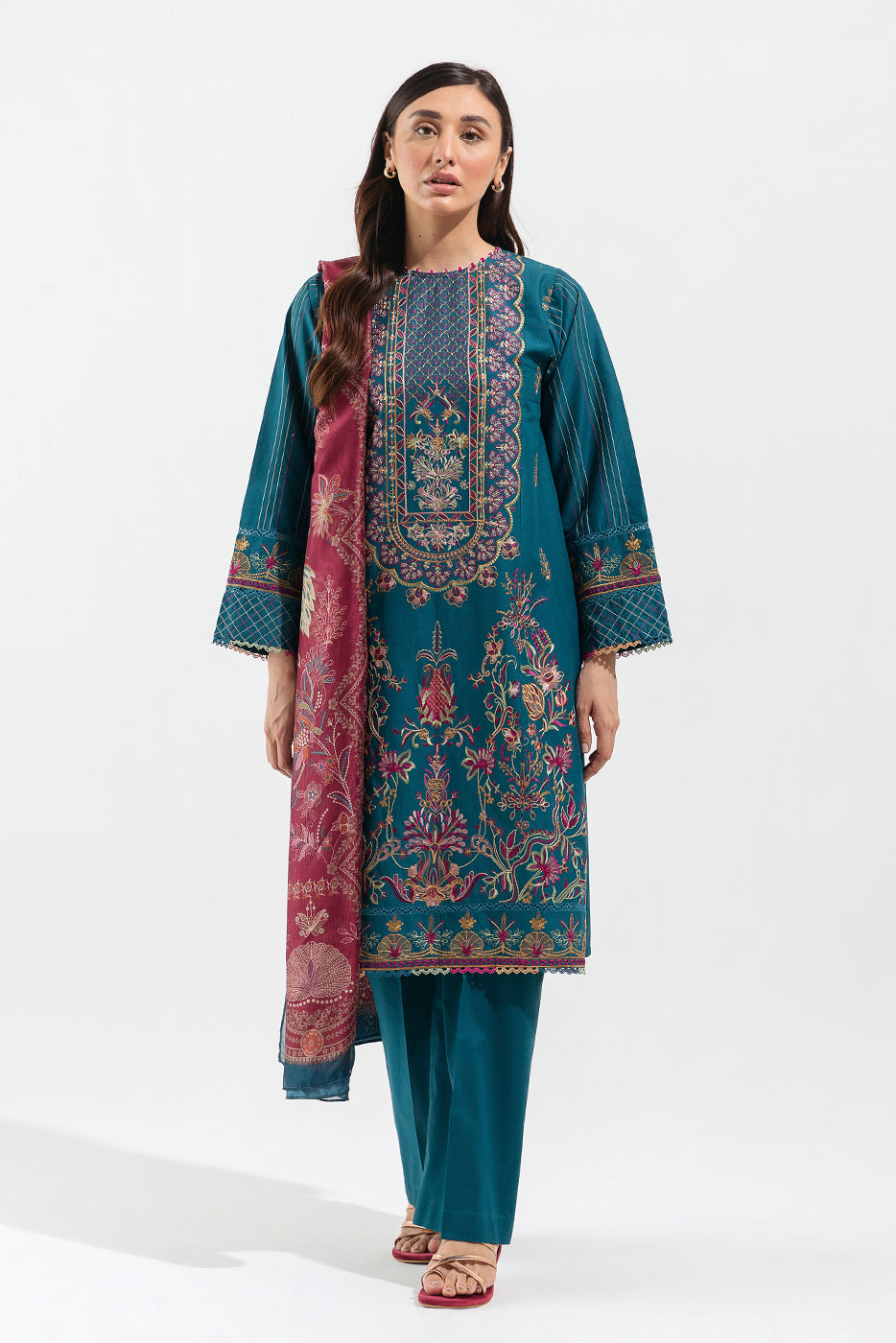 Avail Best Sale On Unstitched Clothes For Women in Pakistan – BEECHTREE