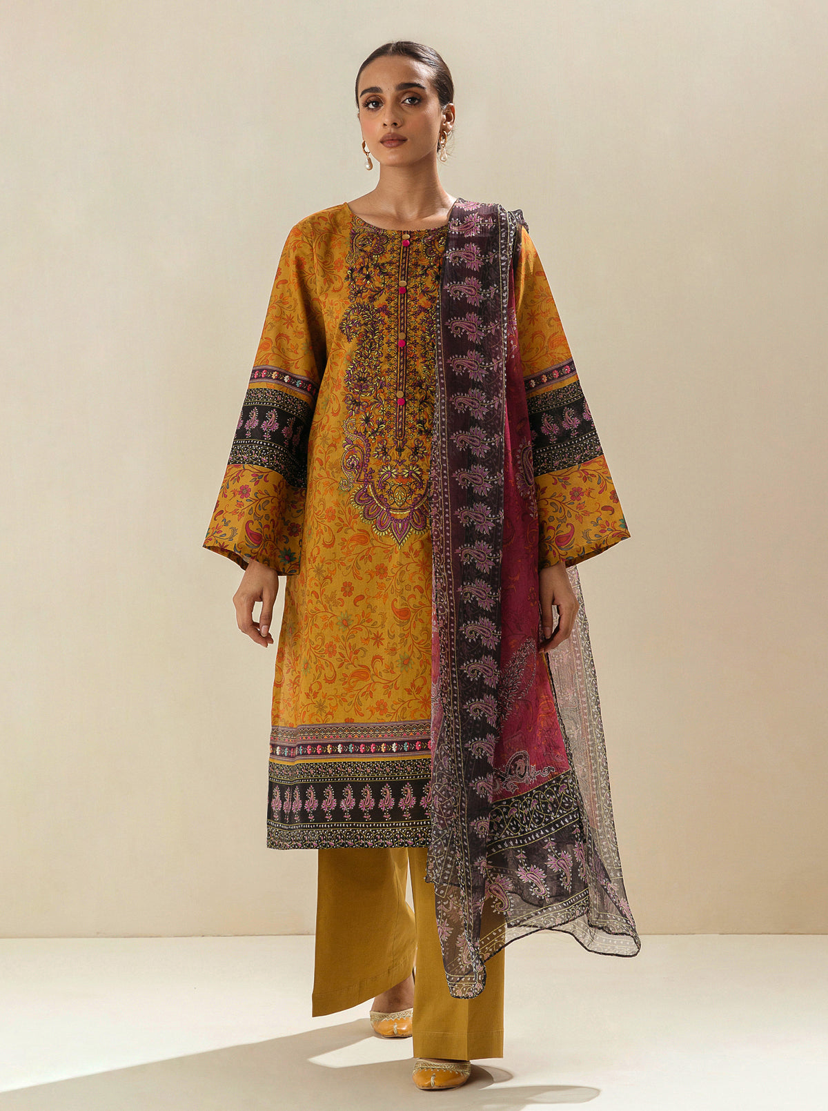 Avail Best Sale On Unstitched Clothes For Women in Pakistan – BEECHTREE